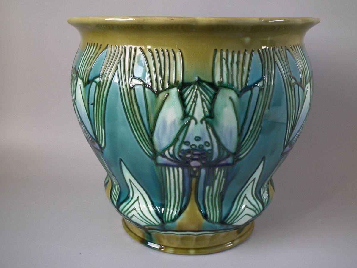 Minton Secessionist No.72 jardiniere and stand